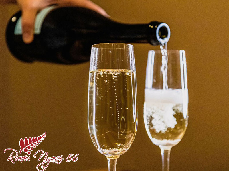 Khám phá sức hấp dẫn của rượu Champagne Rượu Ngoại 86
